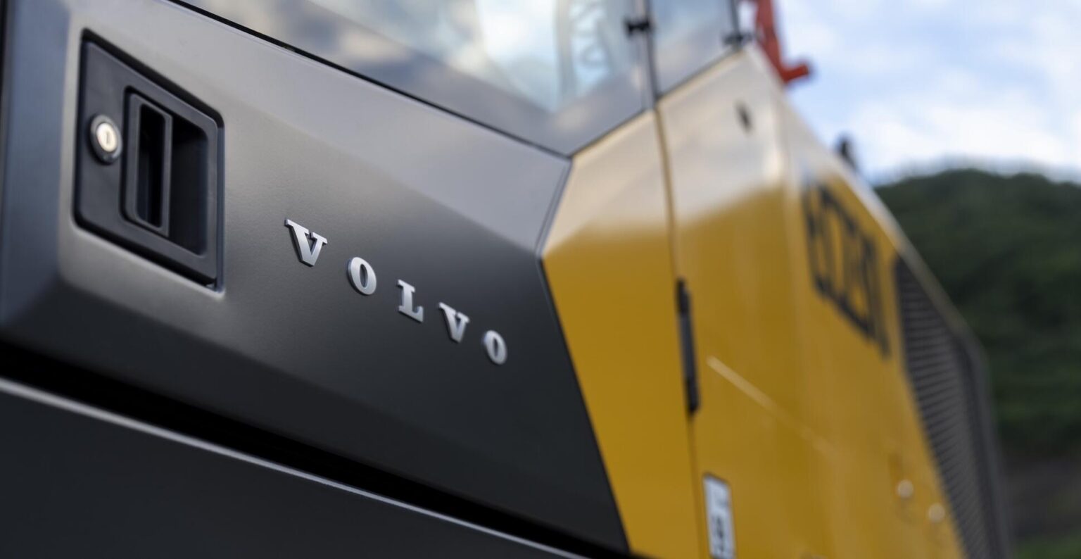 Understanding Excavator Hydraulics: Part 2 - Volvo Construction ...